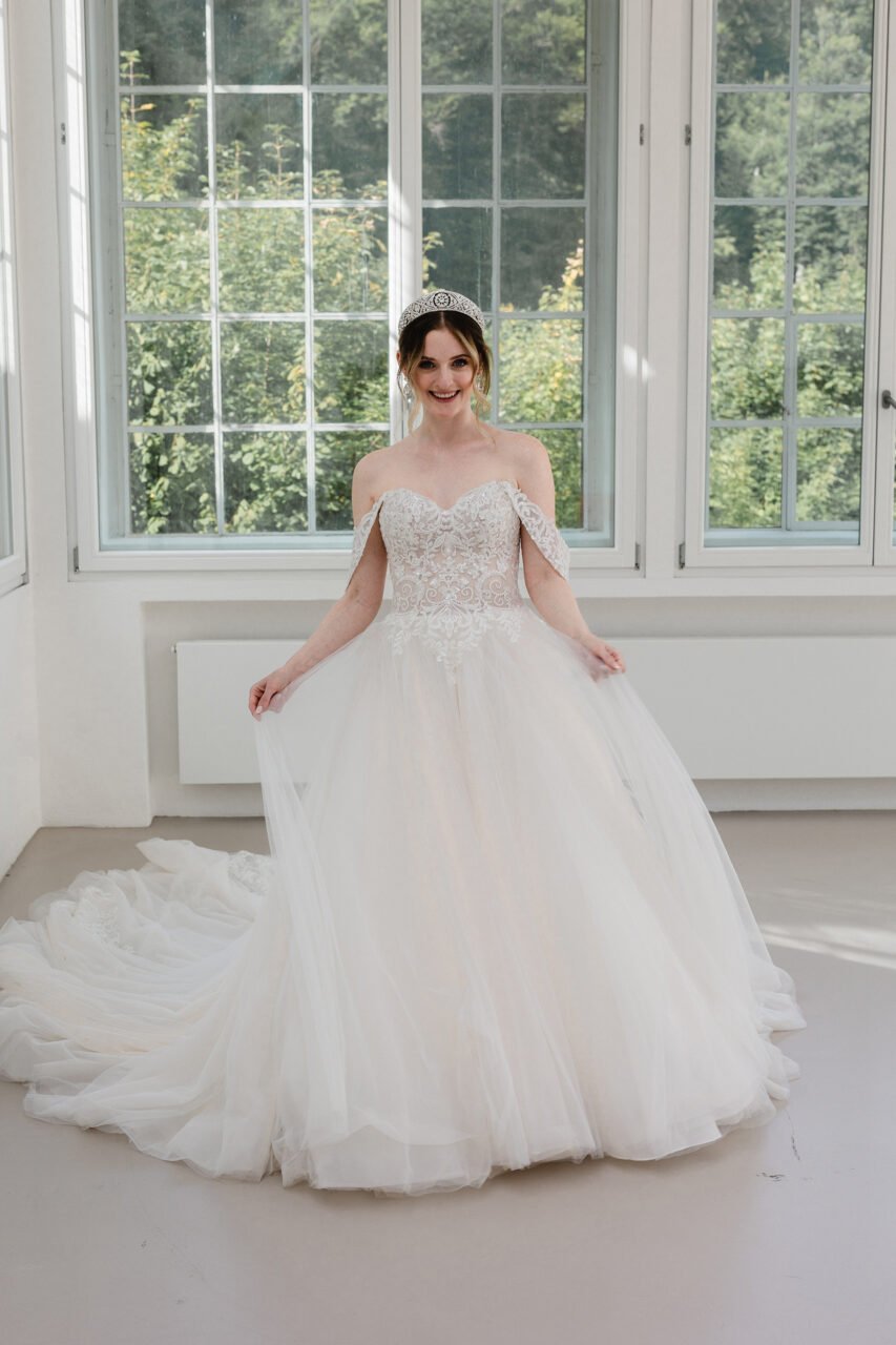 BRIDONISTA – Sarah Stöbe, Geschäftsführerin von Hochzeitsrausch Brautmoden, bringt eigene ...