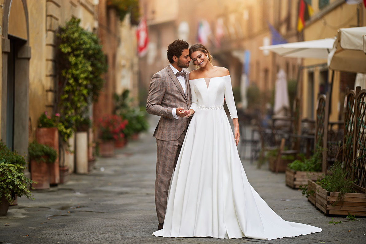 Très Chic Celebrates 60th Anniversary with New Collections - Bridal Times